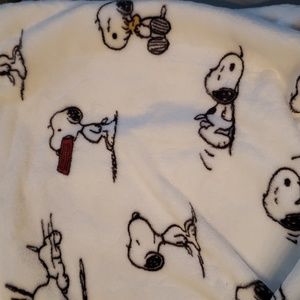 Peanuts | Bedding | Different Faces Of Snoopy Velvetloft Throw Blanket ...
